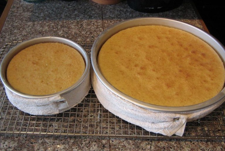 How To Bake Flat Cake Layers - Kitchen Cookbook