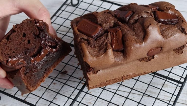 Rich Chocolate Cake - Kitchen Cookbook