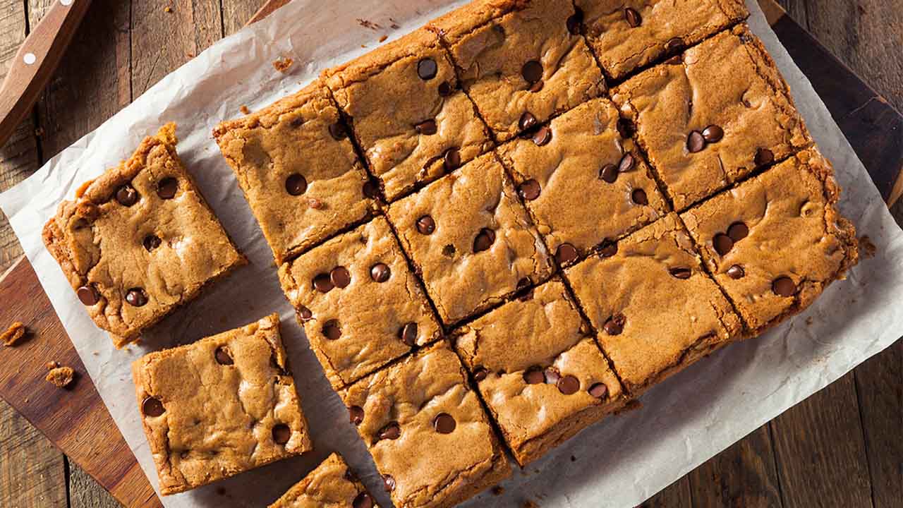 Chocolate Chip Blondie Recipe - Kitchen Cookbook