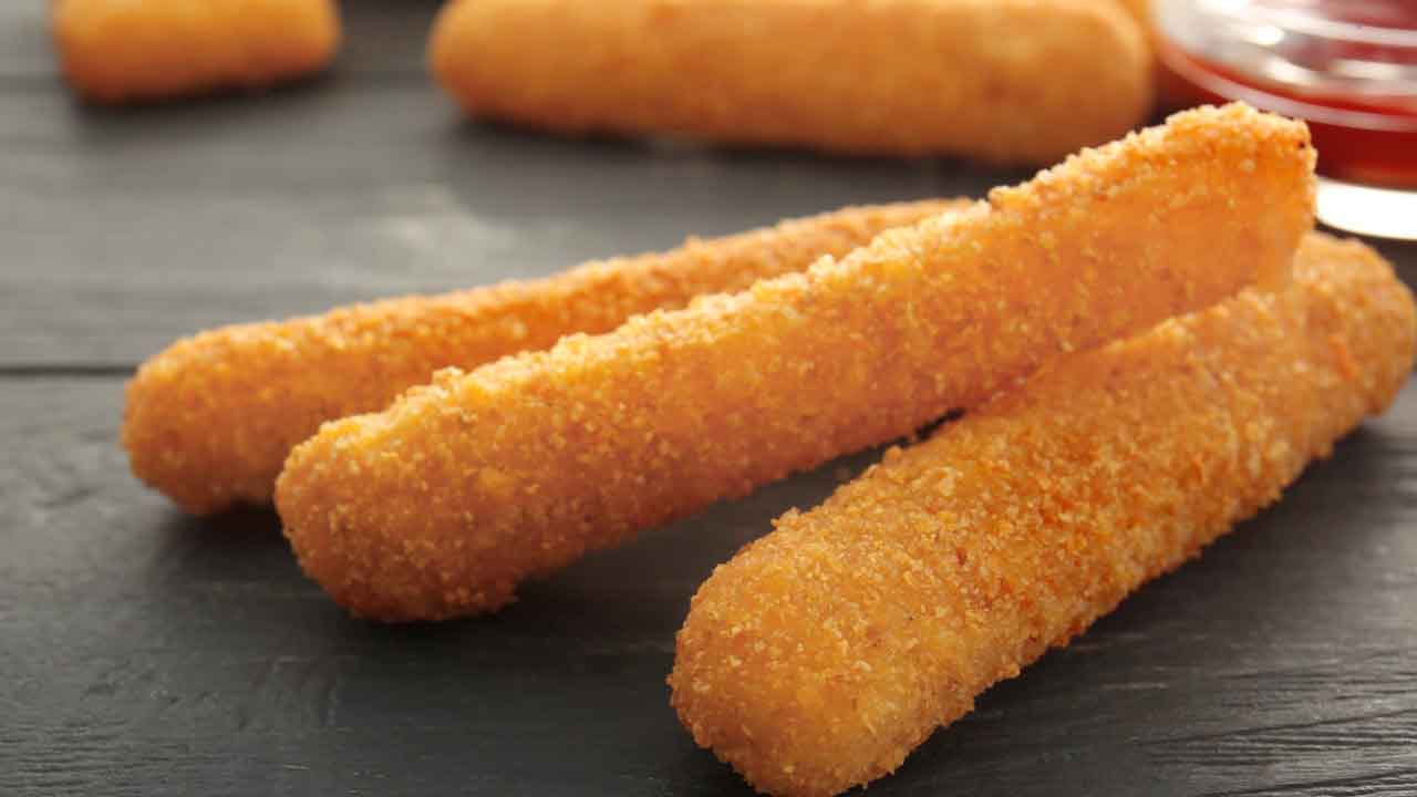 Easy Homemade Cheese Sticks Recipe - Kitchen Cookbook