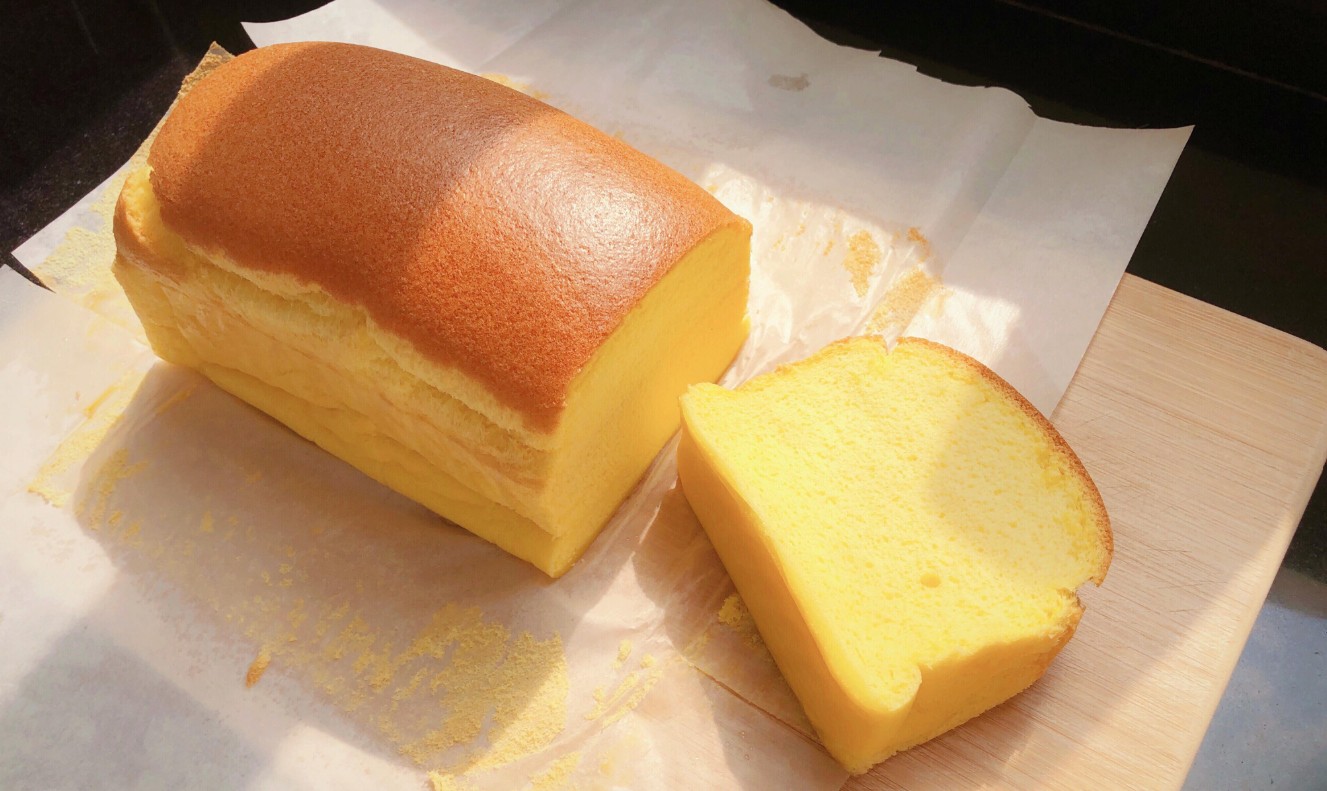 Moist and Fluffy Castella Cake - Kitchen Cookbook